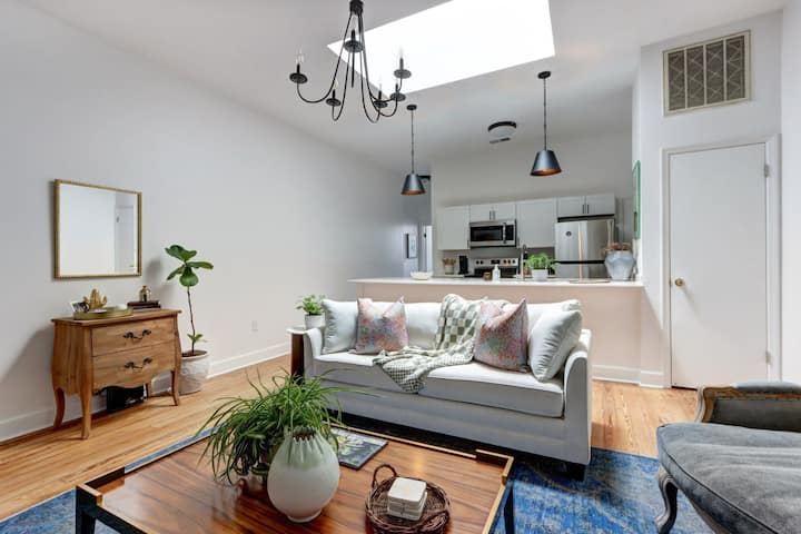 A Manor Of State, Luxurious | Central | Modern - Savannah, GA