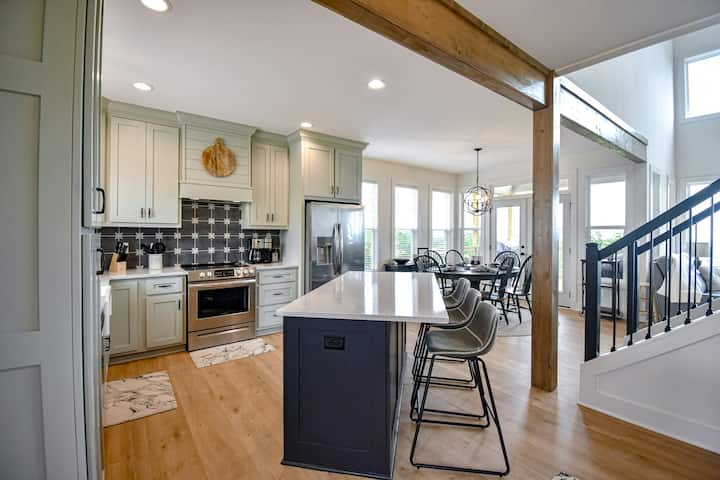 Stunning 5br Home With A Game Room - Tallulah Falls, GA