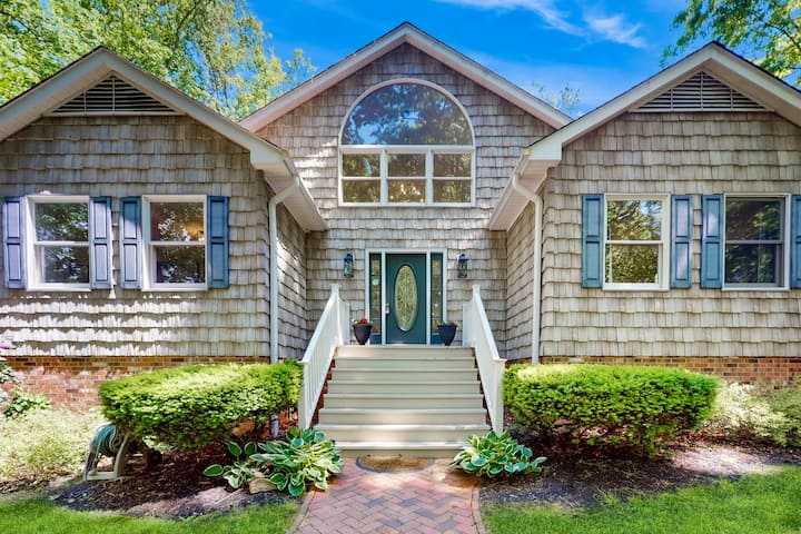 5br Stunning Lakefront Retreat With Water Views - Bumpass, VA