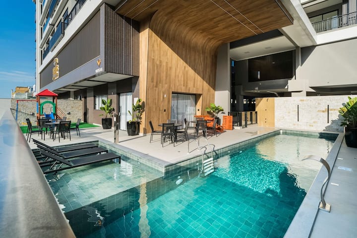 Apartamento Em Bombas Pertinho Do Mar, Condomínio Com Piscina. - Bombinhas