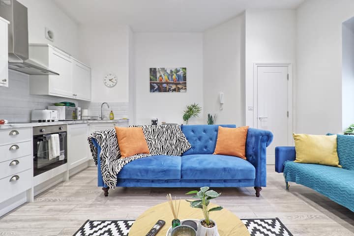 Chelmsford Apt + Parking. Ideal For Contractors - Essex