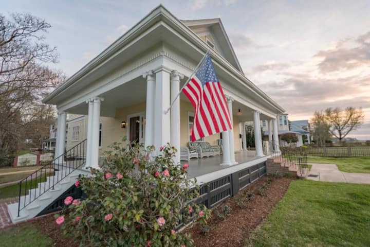 Clifton House - Panorama | Sleeps 4 | River Views - Natchez, MS