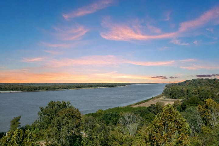 Clifton House - Observatory | Sleeps 4, River View - Natchez, MS