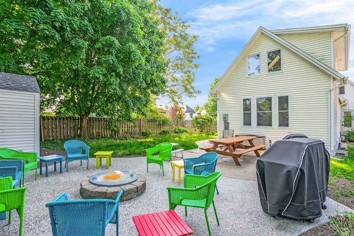 Spacious Summer Home | Moments To South Beach - South Haven, MI