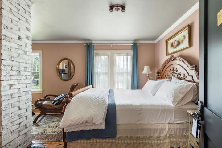 Waterman Suite At Tides Inn - Colonial Beach, VA