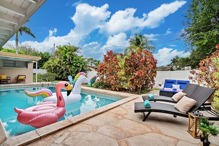 Relaxing Backyard Haven W/ Pool & Fire Pit - Miramar, FL