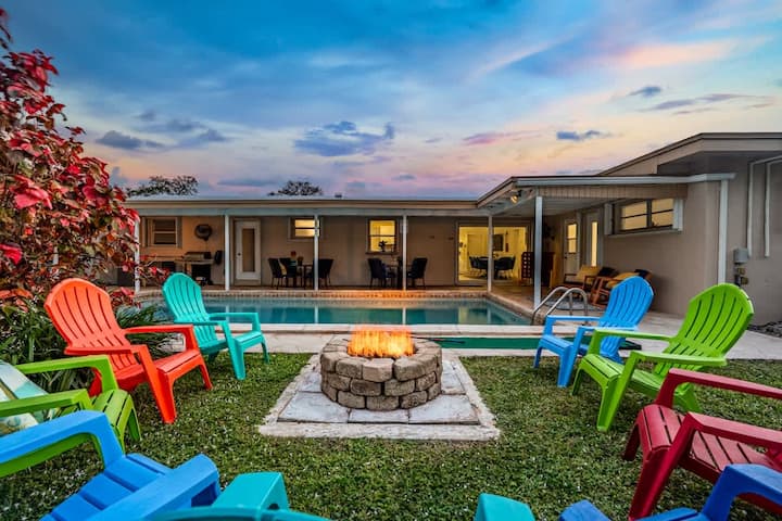 Relaxing Backyard Haven W/ Pool & Fire Pit - Pembroke Pines, FL