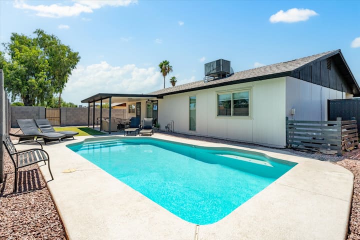 Serenity Springs: Poolside Chandler Retreat - Mesa, AZ