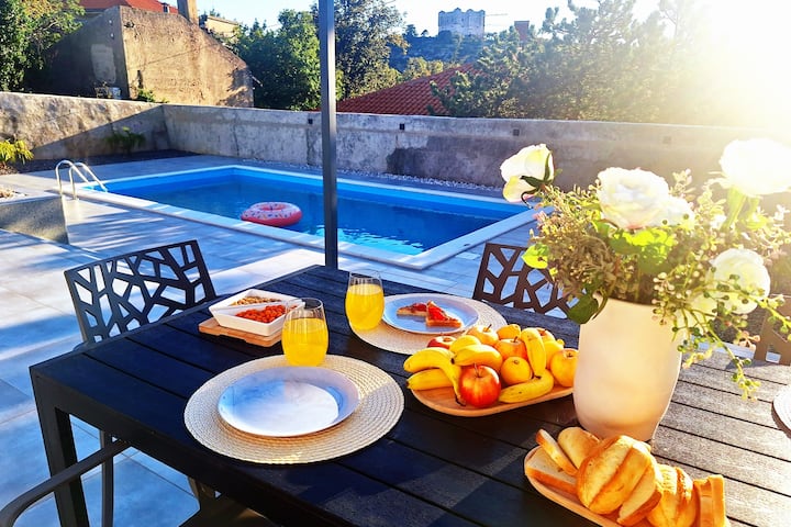 K-21661 Maison De Deux Chambres Avec La Terrasse - Senj