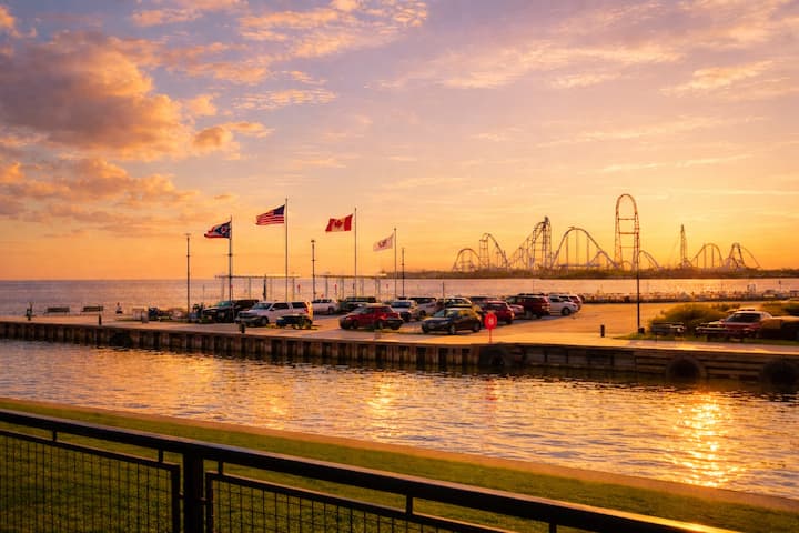 Waterfront W/ Patio Amazing View Cedar Point - Sandusky, OH