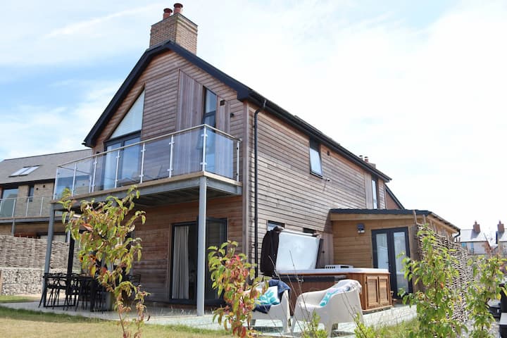 Acorn House - Chesil Beach