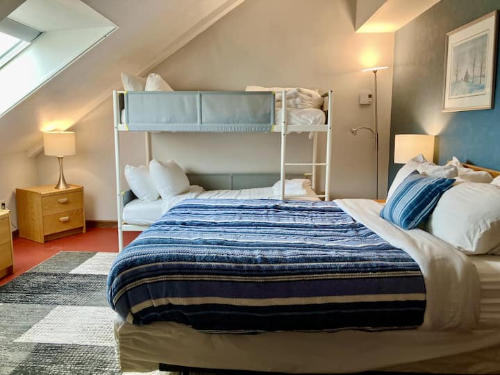 Lilbear- Shuttle, Fireplace, Pool, Hot Tub. - Killington, VT