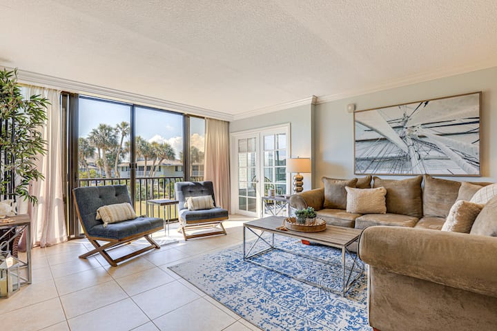 Luxe Fort Pierce Beach Condo W/ Golf Views! - Fort Pierce, FL