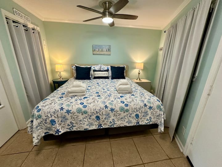 Castaways King Villa On Beach, Free Bikes! - Hilton Head Island, SC