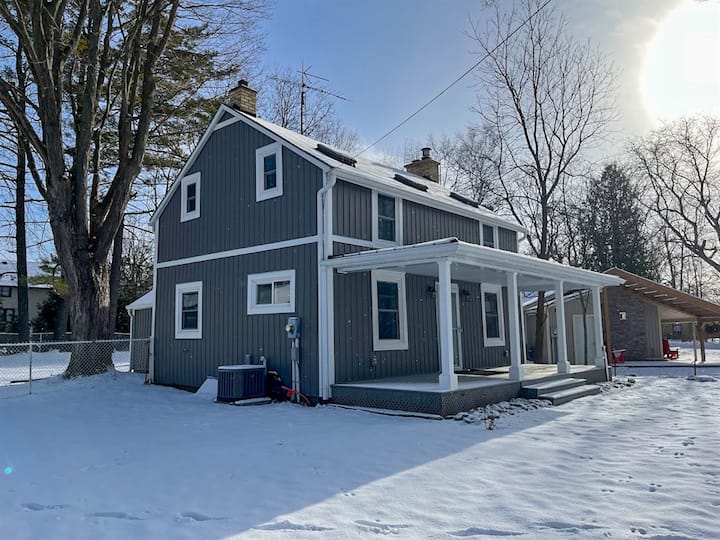 Chilly Air & Warm Retreats: King Bed! - Bayfield