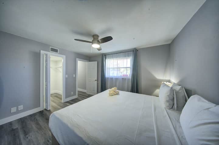 Mahalo Waterfront 2 Br Apartment - Fort Lauderdale, FL