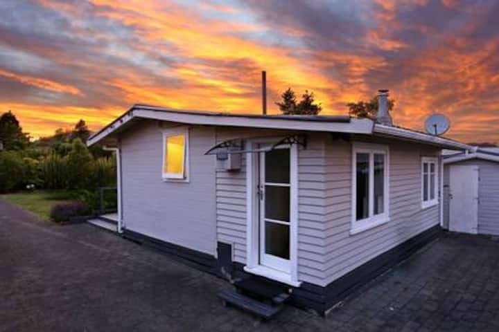Cosy Lockwood Cottage In Town - Taupo