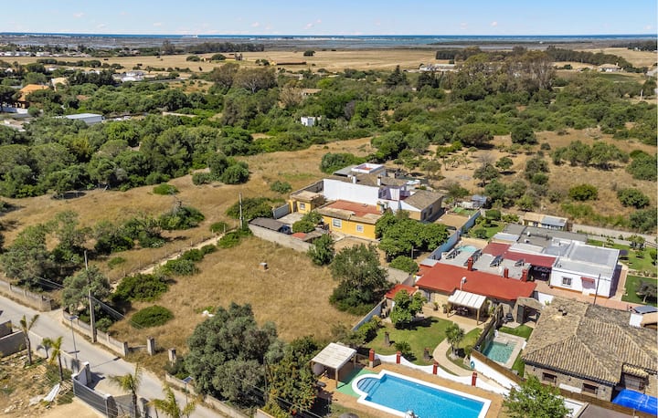2 Bedroom Stunning Home In Chiclana De La Fronter - Chiclana de la Frontera