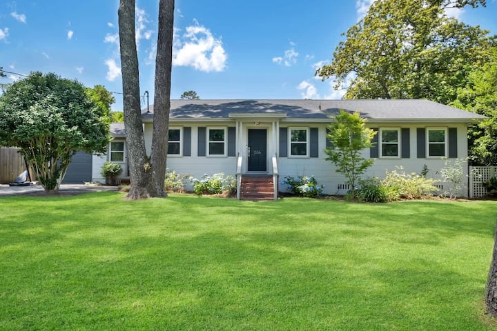 Minutes From Fsu. Fenced Backyard. Pet-friendly. - Tallahassee, FL