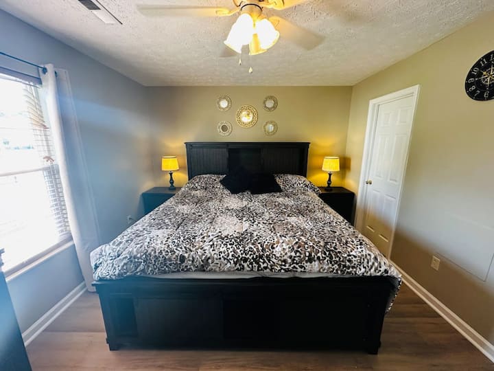 Riverside Escape, King Suite, And Queen Suite. - Sevierville, TN