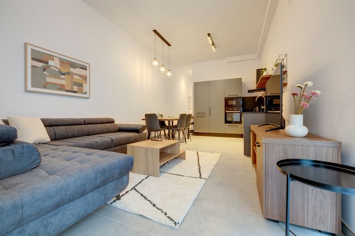 Stay Steps Away From The Sea In Sliema - La Valette