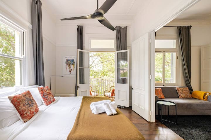 Home Among The Treetops In Dulwich Hill - Burwood