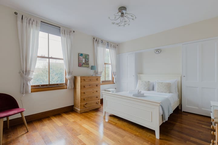 Prime Location | 2 Bed | Wifi | East London - London