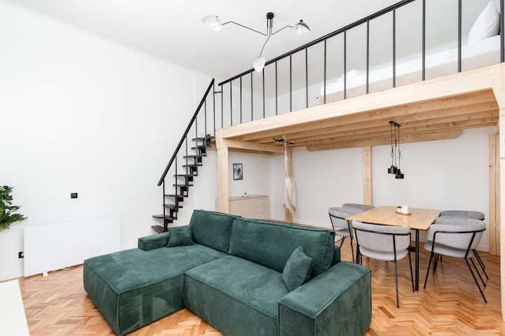 Old Town Apartment With Mezzanine - Krakow