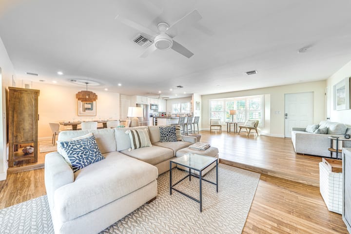 Location, Location! Stylish Home In Palm Beach! - West Palm Beach, FL