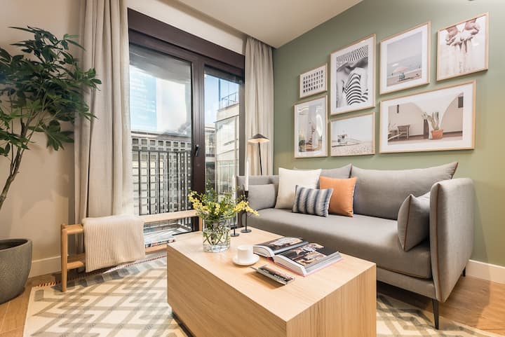 Homeclub | Bright Flat In Malasaña With Coworking - Madrid