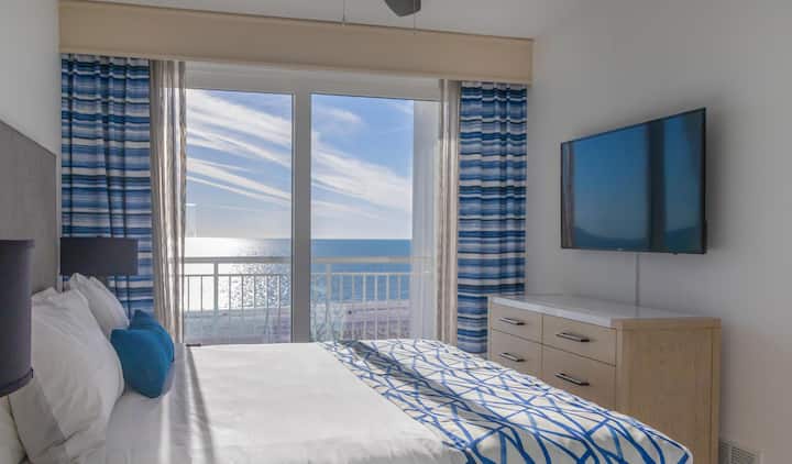 Spacious 2br Condo: Beach Views & Pool - Treasure Island, FL