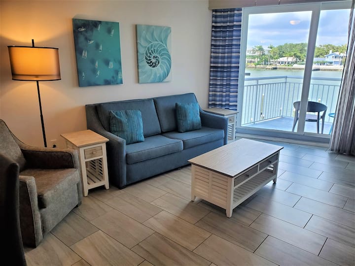Treasure Island Haven: 2br/2ba With Pool - Treasure Island, FL