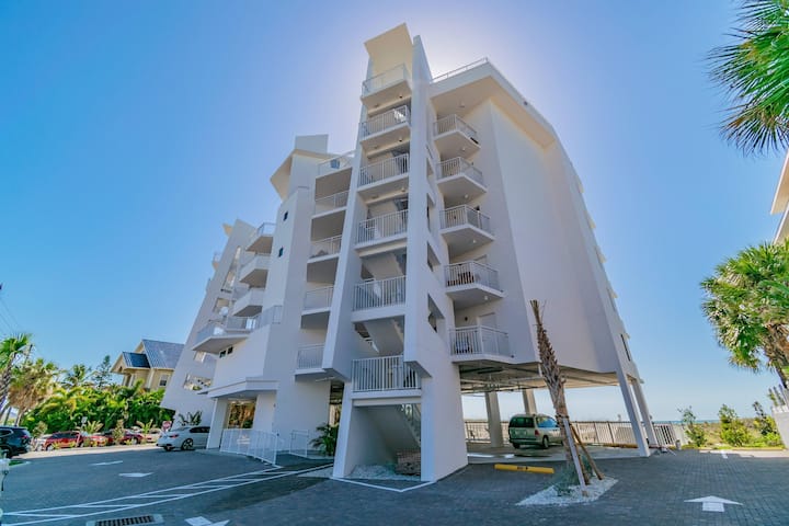 Stunning Beach View: 2br Condo With Pool - Treasure Island, FL
