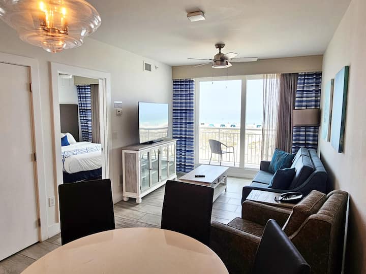 Oceanfront Oasis: 2br Condo With Pool - St. Pete Beach, FL