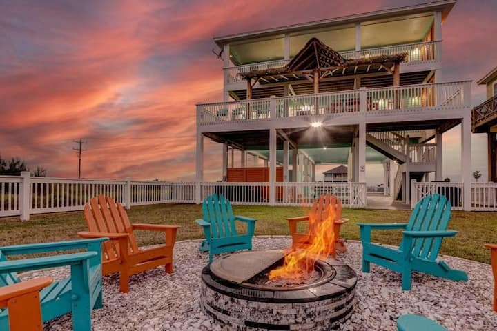 Beachfront | Hot Tub | Fire Pit | Game Room - Crystal Beach, TX
