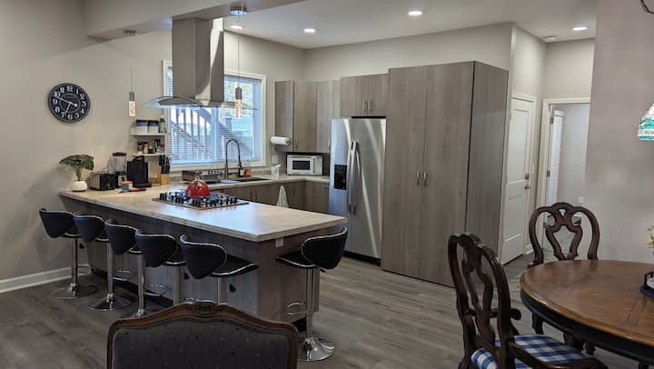 Lux Apt For 6 A Blk From Electric Works - Fort Wayne, IN