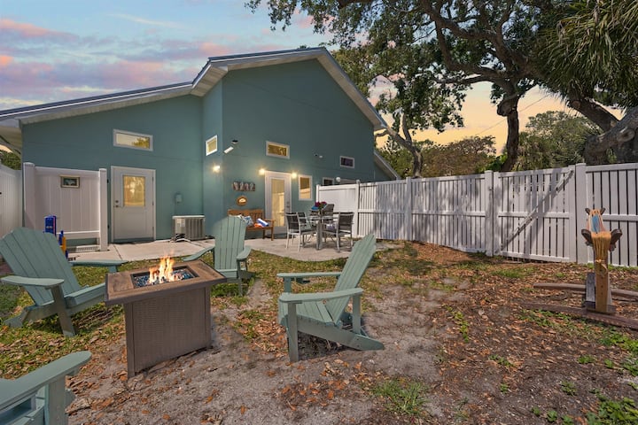 Beach Duplex-sleeps 8 Per Unit, Walk 2 Beach! - Cocoa Beach, FL