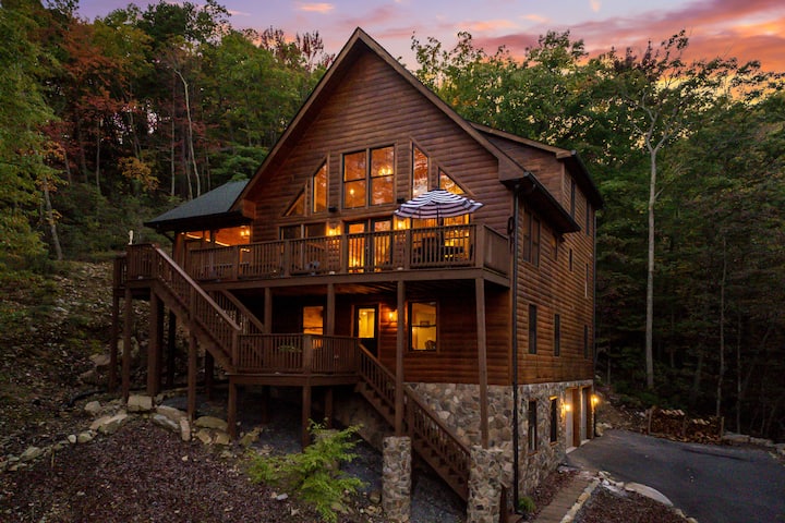 Premier Log Home | Theater, Sauna Hot Tub - Massanutten, VA