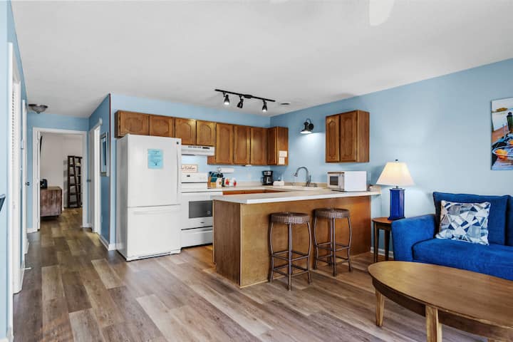 Pool's Eye View By Beach Star - Surfside Beach, SC