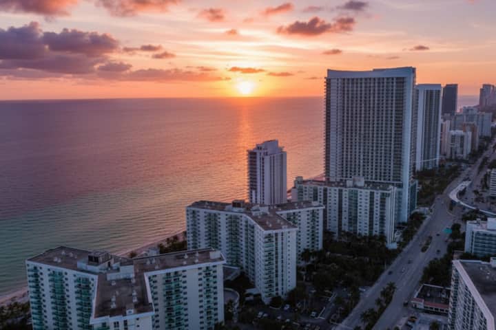 Hollywood | 1 Br Apt W Gym, Pool, Near The Beach - Hollywood, FL