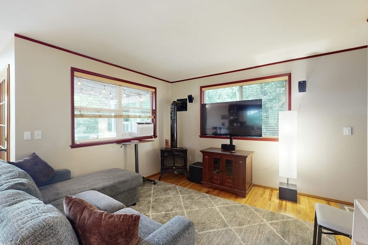 Dog-friendly House W/ Enclosed Yard - Port Orchard, WA