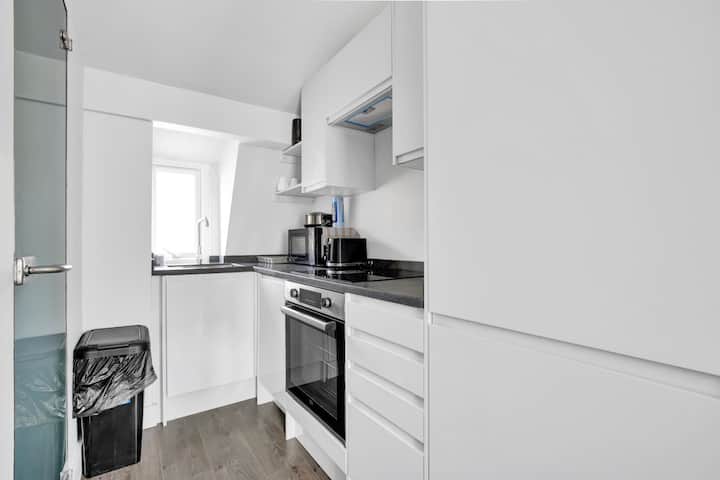 Stylish East London Studio • Near Train Tube Links - Greenwich
