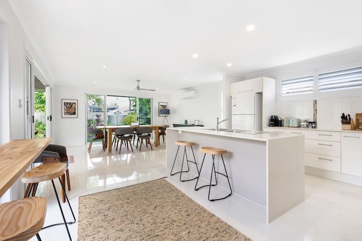 Ocean55- Mooloolaba Holiday Home - Alexandra Headland