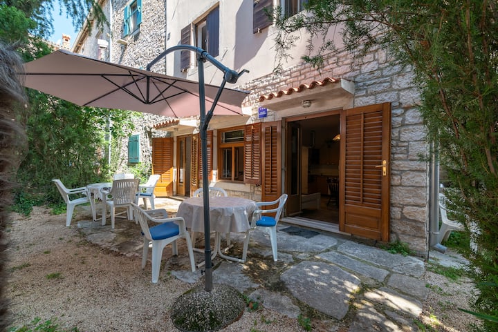 As-22881-a Garçonnière Avec La Terrasse Bale, - Bale
