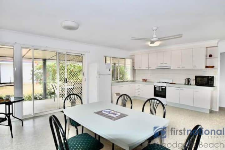 Lowset Home With Ocean Views - Woodgate