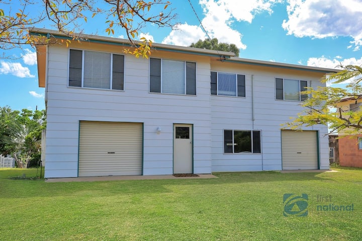 Beach House Escape!  Highset Holiday Home One Stre - Woodgate