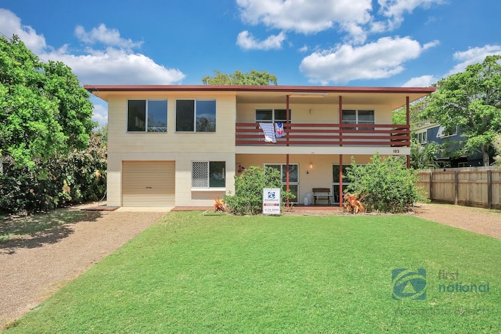 Easy Living Beach Front Holiday Home! - Woodgate