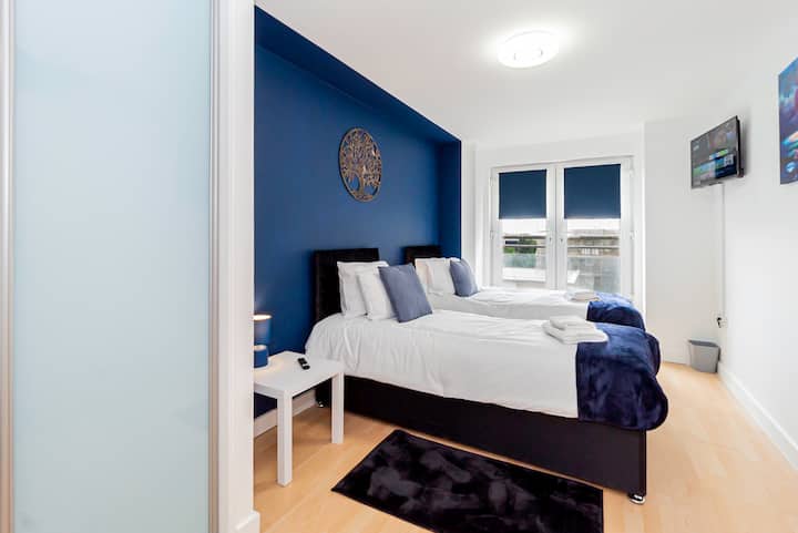 Contractors 4 Beds 2 Bathroomstown Centre Parking - Basingstoke