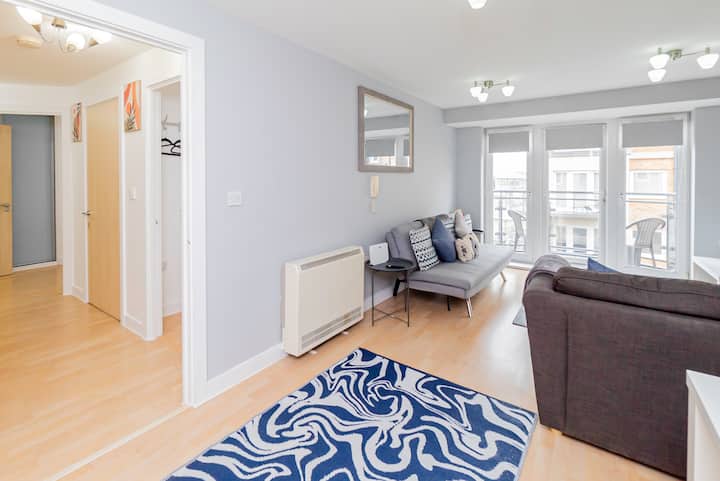 Chic 2-bedroom Retreat • 7 Mins To Station&shop - Basingstoke