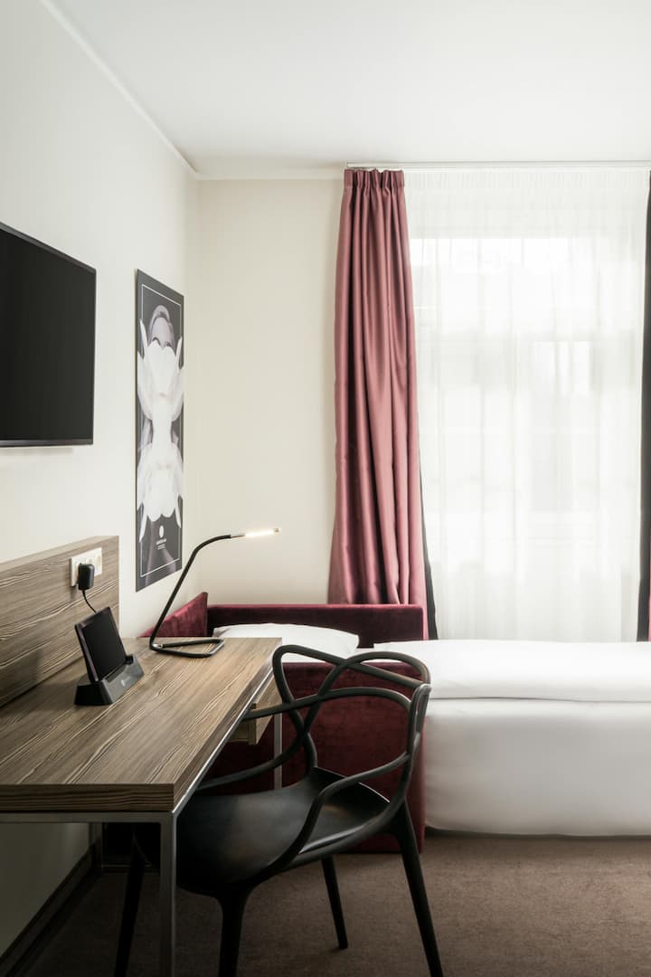 Right By The Shops On Mariahilfer Strasse - Viena